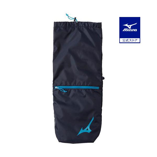 シューズやアクセサリーも入るコンパクトなラケットケースです。