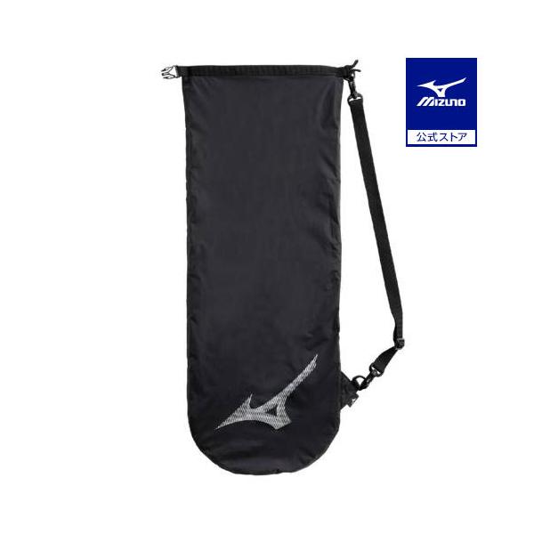 大事なラケットを水分から守る撥水加工生地を使用し、縫目にはシームテープ加工。