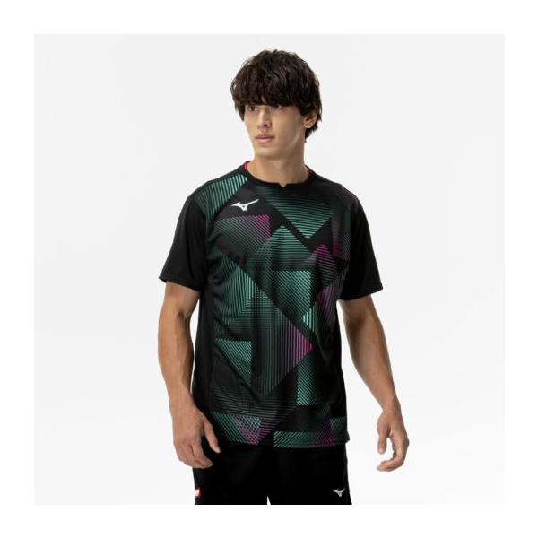 柄の表現にこだわった華やかなゲームシャツ。