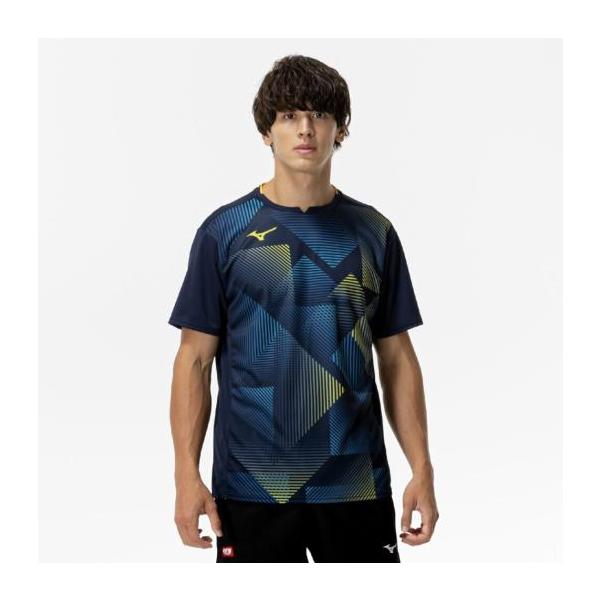 柄の表現にこだわった華やかなゲームシャツ。