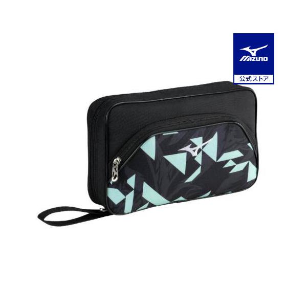 定番の2枚入り、デュアルアクセスできるケース。ベーシックな色に加え、グラフィックデザインも新登場、環境に配慮したリサイクル生地を使用。