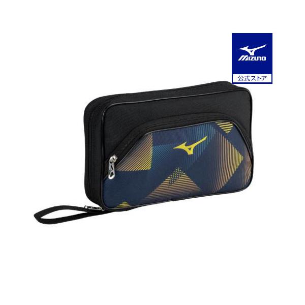 定番の2枚入り、デュアルアクセスできるケース。ベーシックな色に加え、グラフィックデザインも新登場、環境に配慮したリサイクル生地を使用。