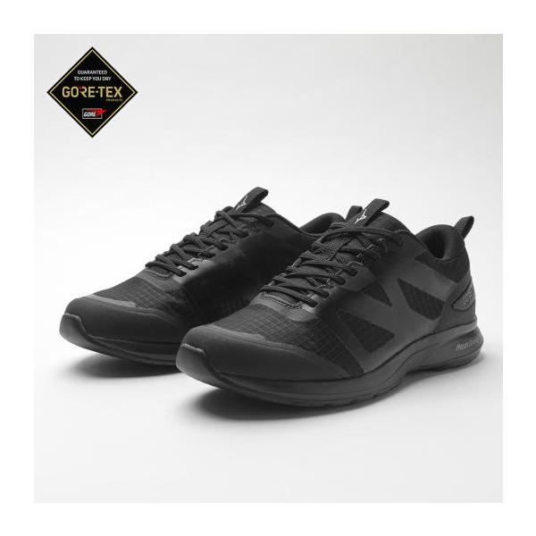どんな気候でも快適に。アッパー縫製を最小限に抑えたシンプルなアッパーデザインに透湿・防水性に優れたGORE-TEXファブリクスを搭載。ミッドソールは柔らかさと反発性に優れたMIZUNO ENERZY素材を搭載。ウォーキングシューズ 靴 シュ...