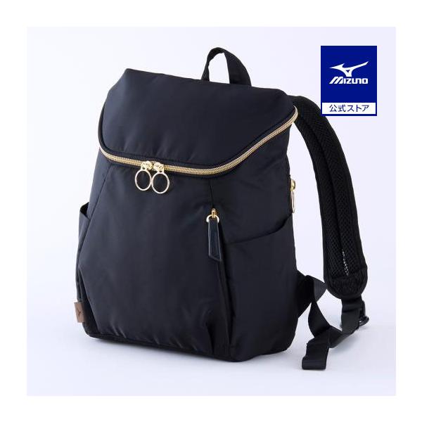 機能満載、コンパクトリュック。軽く感じるSPLIT-STRAP※、簡単にショルダーベルトの長さが調節できるシュぴたリング搭載で、移動を快適に！（※当社従来品比較）バックパックで蒸れやすいとされる背面には、通気性の良いメッシュ生地を採用。