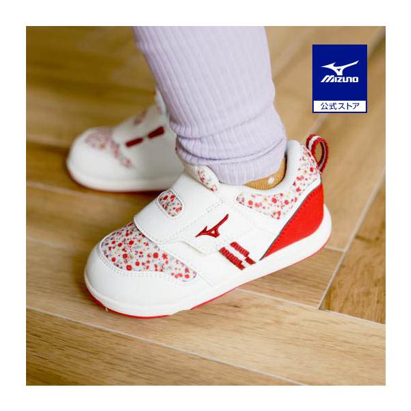 もっと遊ぼう、もっと動こう！圧倒的に履かせやすい、特許取得のピットイン構造。子供靴 子供用 幼児 保育園 幼稚園 運動会 発表会 入園 卒園 男の子 女の子 シンプル かわいい おしゃれ かっこいい 誕生日 ギフト プレゼント 贈り物 セカ...