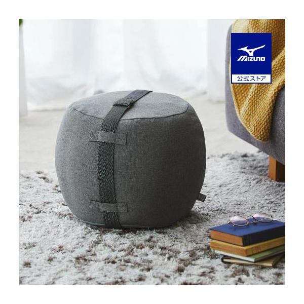 下半身の引き締めトレーニングができるオットマン両足に挟んで上に持ち上げるだけ、気になる下腹ポッコリ、腹筋を効果的に鍛えられます。切り株のようなデザインは、どんなインテリアにも上品に馴染みます。