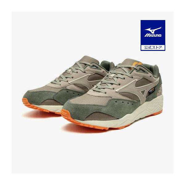 今シーズンは耐久性、撥水性、また軽量性も兼ね備えた、CORDURA fabricを使用したモデルが発売。95年発売のランニングシューズCONTENDERの復刻モデルにCORDURAを掛け合わせた新アイテム