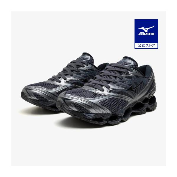 フラッグシップモデルであるWAVE PROPHECY LSから、目の大きいメッシュにメタリックパーツを掛け合わせた提案モデル。こちらのスニーカーは、横幅がやや細身の仕上がりのためソックス等を考慮し少しゆとりを持ちたい方は、0.5cm〜1.0...