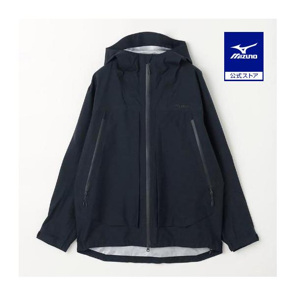 GORE-TEXの3レイヤー素材を使用したオールシーズン対応のシェルジャケット。