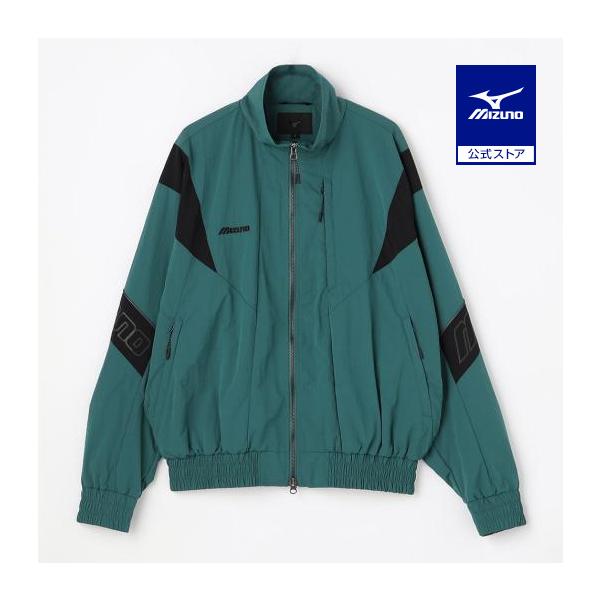 1990年代のサッカートラックジャケットにインスピレーションを得たデザインで、現代風のシルエットへ。アスレティックカジュアルコーデで活躍します。セットアップのパンツはこちら