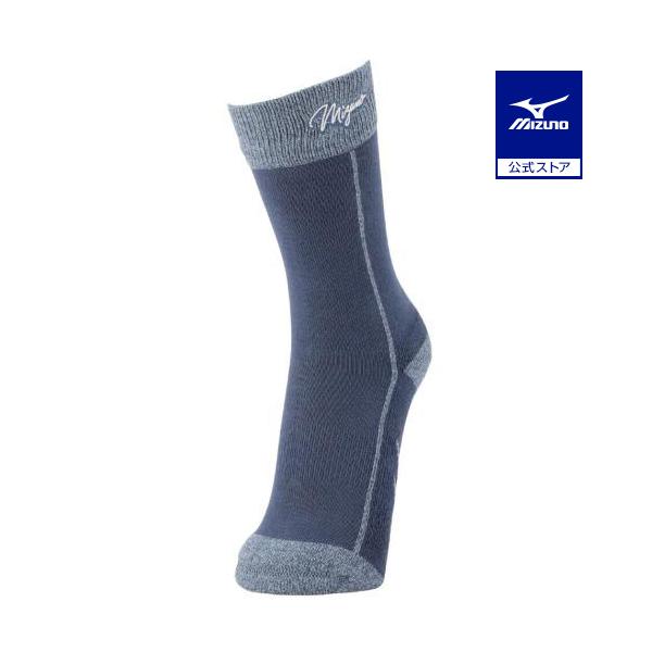 ブレスサーモ使いで温かいミドル丈ソックスです。ブロック切替風のデザインでアクセントの効いたデザインです。