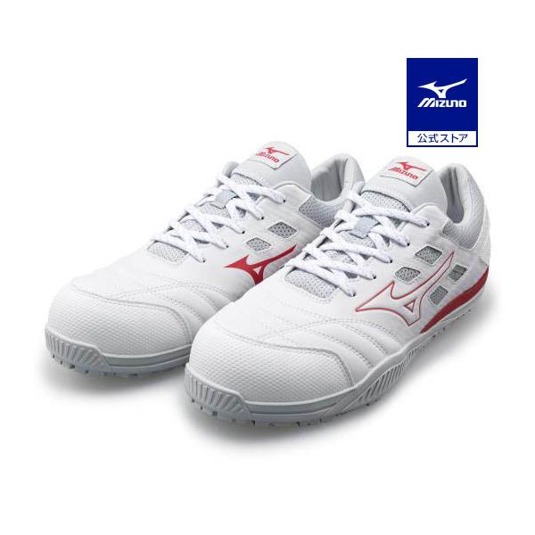 素足感覚で、軽やかに弾む。高反発と柔らかさが特徴のMIZUNO ENERZY※を採用。クッション性と素足感覚を両立させた一足。ステッチにまでこだわったデザインで細く見えるシルエットなのにEEE設計。素足感覚でも履きこなせる一足です。※当社従...