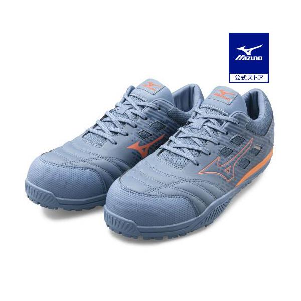 素足感覚で、軽やかに弾む。高反発と柔らかさが特徴のMIZUNO ENERZY※を採用。クッション性と素足感覚を両立させた一足。ステッチにまでこだわったデザインで細く見えるシルエットなのにEEE設計。素足感覚でも履きこなせる一足です。※当社従...