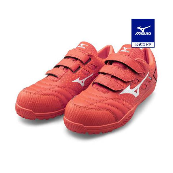 素足感覚で、軽やかに弾む。高反発と柔らかさが特徴のMIZUNO ENERZY※を採用。クッション性と素足感覚を両立させた一足。ステッチにまでこだわったデザインで細く見えるシルエットなのにEEE設計。素足感覚でも履きこなせる一足です。※当社従...