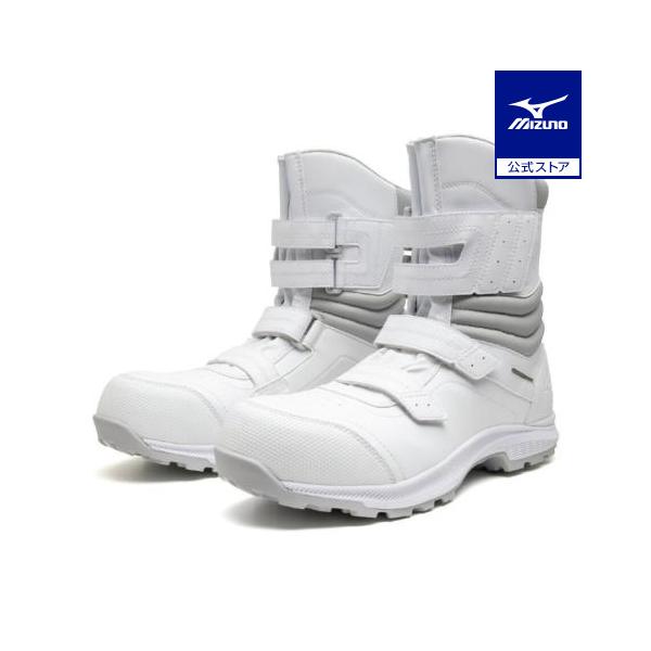 軽量性と履き心地に優れた柱上作業にも対応可能な半長靴