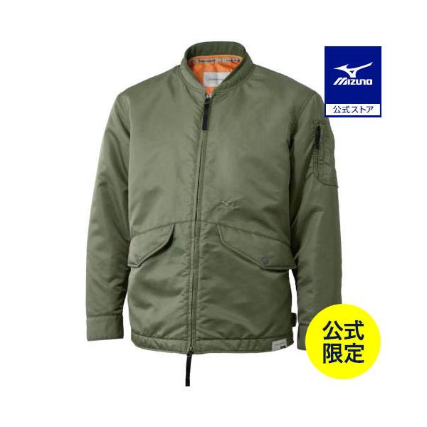 動きやすさにこだわったMA-1型防寒ブルゾン。シルエットをボックス型にしているのでストレスなく着用可能。