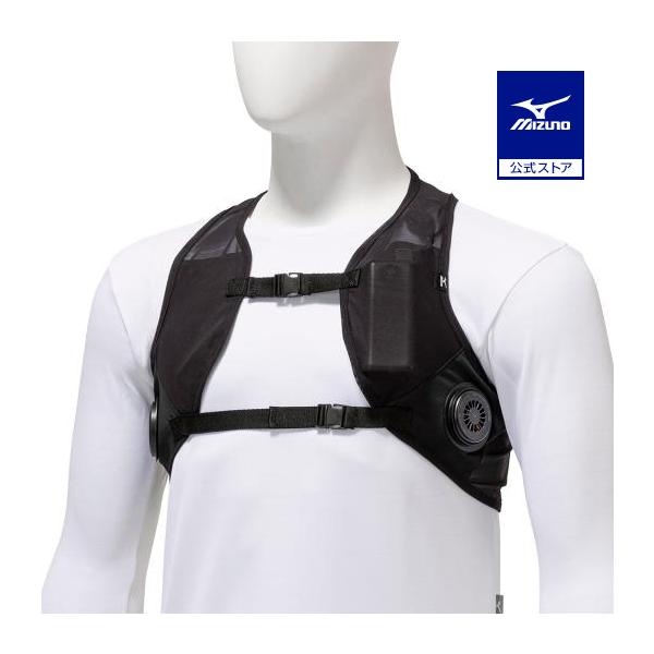 スポーツで培ったノウハウである『COOLING BODY MAP』設計に基づき、電流を流すと冷却するペルチェデバイスを冷却効果の高い背中と両脇下の3カ所に配置することで、効率的なクーリングが期待できるウエアです。画像はデバイスを装着した時の...