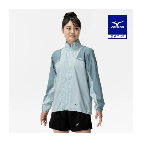 フルジップ仕様で、肌寒い時に1枚あると便利なパッカブルジャケット（フードなし）。