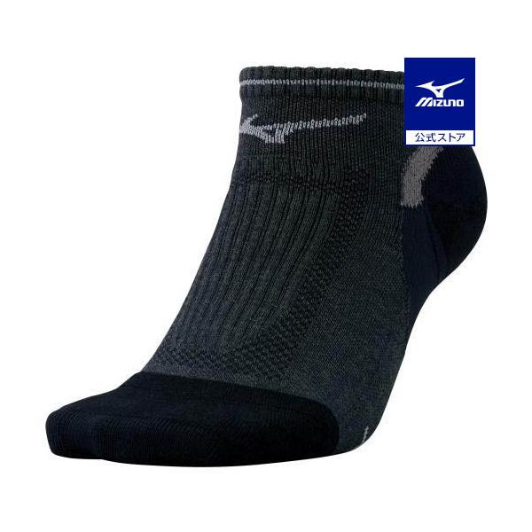 アーチを支えて42.195kmも快適に。アーチハンモック構造と左右の足に応じた対称設計を採用。