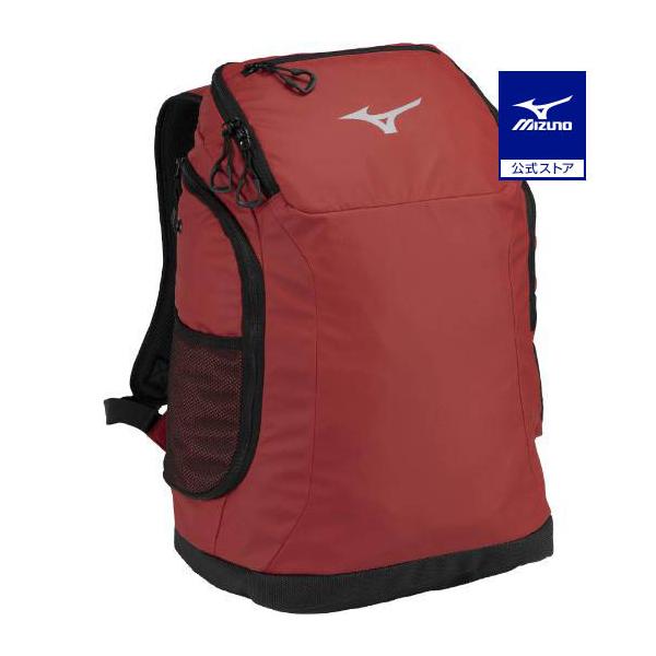 水が浸み込みにくい合成皮革の底面を採用したバックパックです。小物を収納しやすい6ポケット。ライトが当たると光る、再帰反射付き。