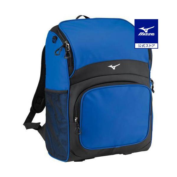 水が浸みにくい合成皮革使用。サイドから出し入れ可能なサンダル収納ポケット搭載。