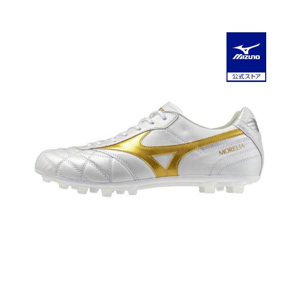 MORELIA誕生40周年を機にアップデートを施した、ショートタン×クロスステッチ AGモデル。天然皮革がもたらす唯一無二のフィット感。輝きの軌跡が、次の勝利を導く「BRIGHT GOLD PACK」限定カラー。