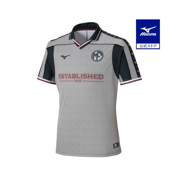 MZFB：フットボールをライフスタイルに取り入れるカジュアルシリーズ既視感のあるアーカイブデザインをフックアップし、架空のチームのユニフォームにMZFBのエッセンスを加えた、クラシックとフロンティアが同居するデザイン。