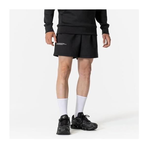 MIZUNO FOOTBALLのフィロソフィーを纏う。「JAPAN SPIRIT.」と、ブランドメッセージのロゴのみをプリントしたシンプルなショートパンツ。