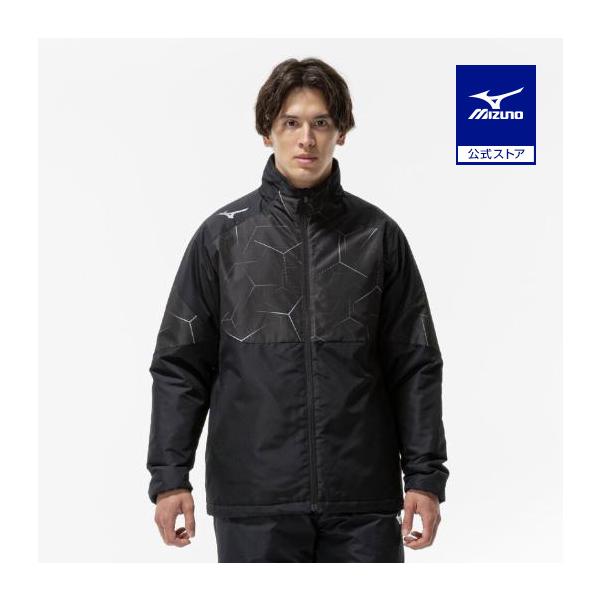 寒い時期のフットボールシーンに活躍する、中綿仕様のウォーマージャケット。