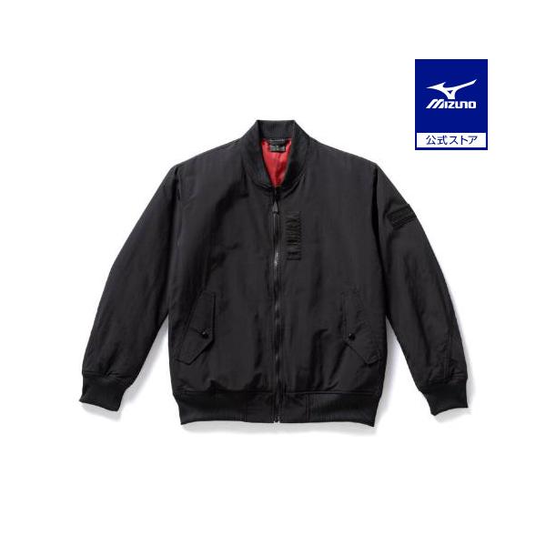 ラフに羽織れる、表面感のある布帛素材を採用したMA-1ジャケット。