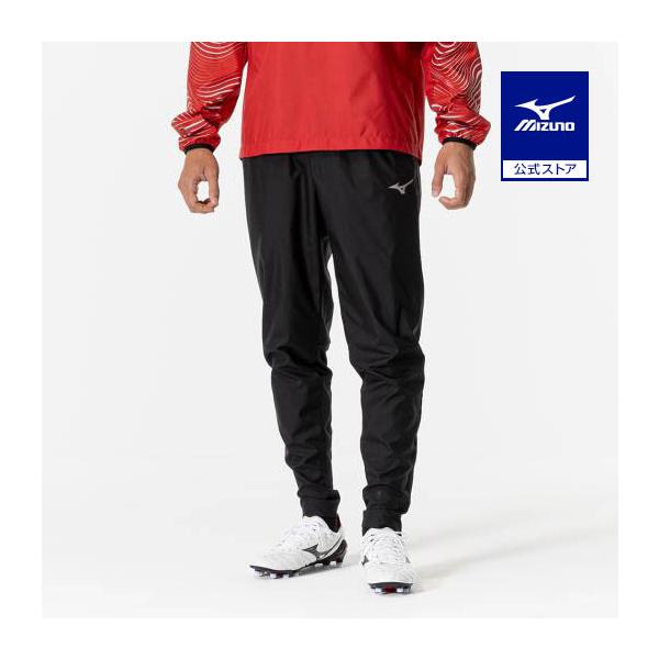 足元のバタつきを抑えた設計のピステパンツ。