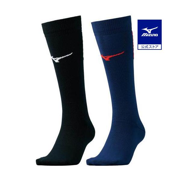 2足組みのソックス。縦にシャープなラインをデザイン。