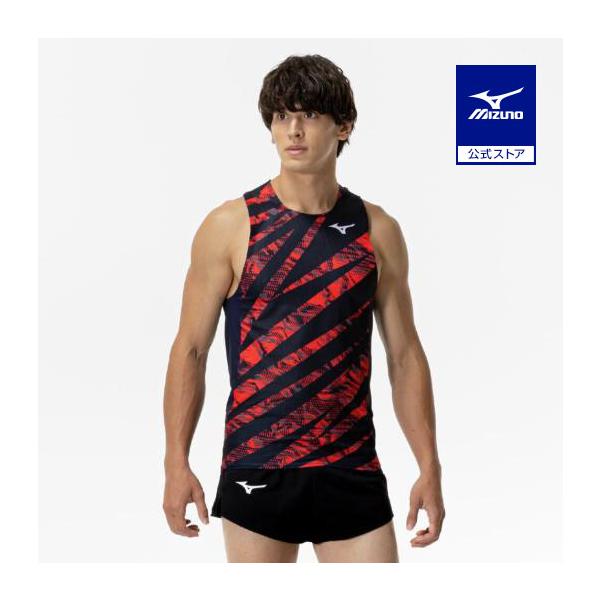 シーズンモチーフのプリント入りのレーシングシャツ。