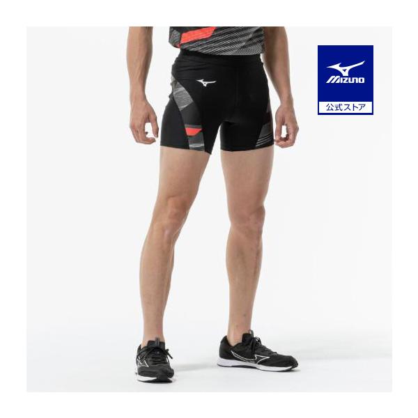 シーズンモチーフのプリント入りのショートタイツ。MTC着用モデル。