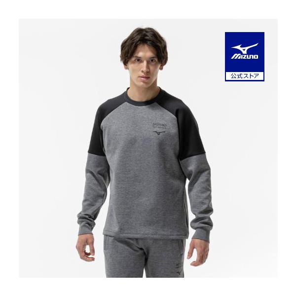 生地がよく伸びて快適に動けるスリムシルエットのスウェット。