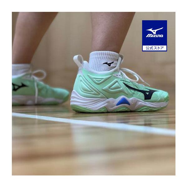 ブレずに跳び勝て！モーメンタム史上最高のクッション性&amp;安定性を追求したNEWモデル！一歩たりとも引かず飛び続けられる。このシューズがあるからこそ明日へ向かってまた飛べる。跳び勝て、最後まで！