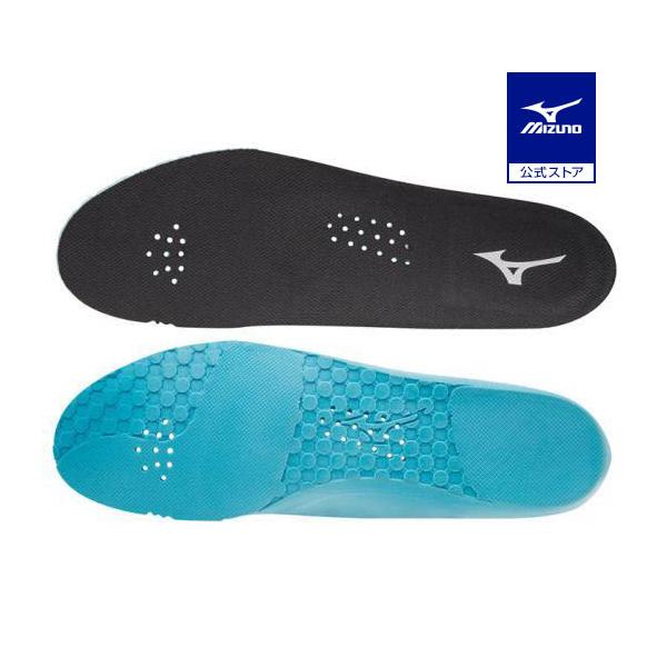 足を入れた瞬間のやわらかさと耐久性を兼ね備えた、立体成型インソール