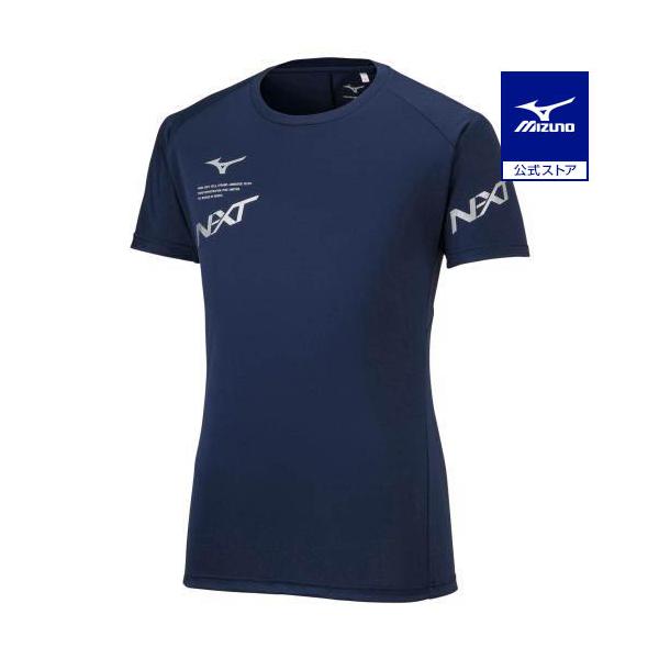 右胸・左袖に配置したN-XTグラフィックがポイントのシンプルデザインの半袖Tシャツ。