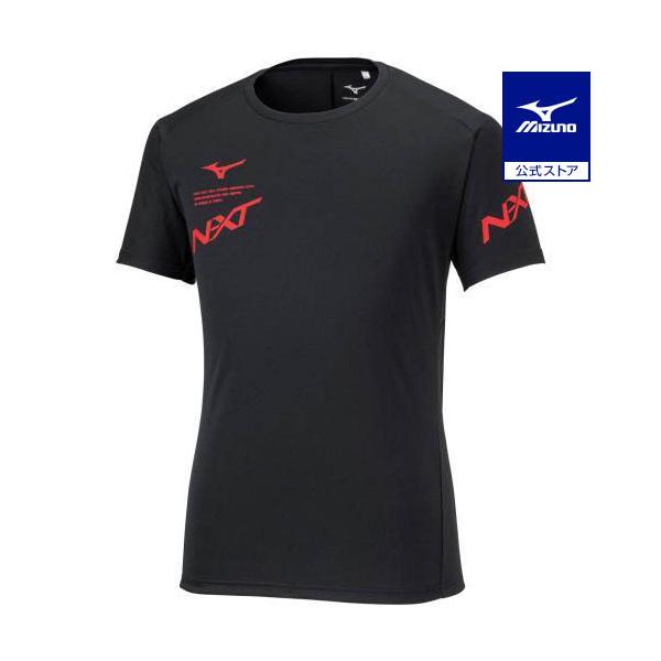 右胸・左袖に配置したN-XTグラフィックがポイントのシンプルデザインの半袖Tシャツ。