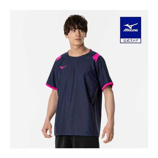 シンプルで着用しやすいデザインのバレーボール用ピステ。