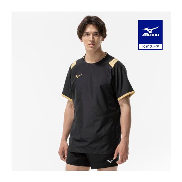 シンプルで着用しやすいデザインのバレーボール用ピステ。