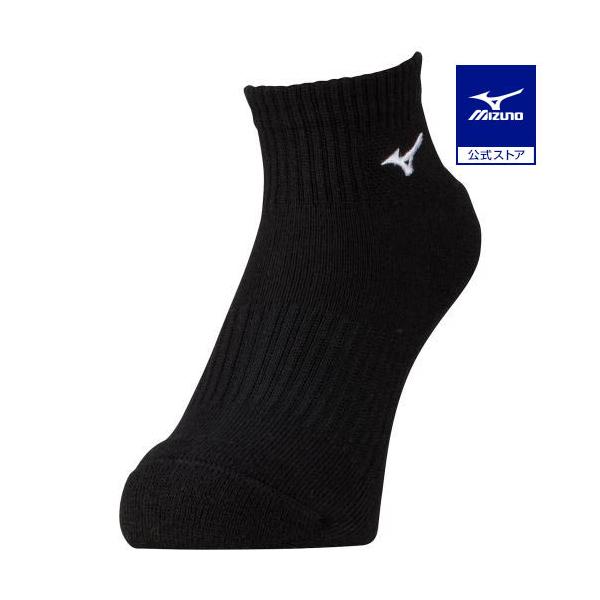 消臭機能素材を使用したショート丈ソックス。