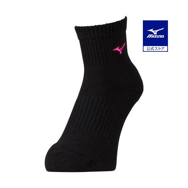 消臭機能素材を使用したショート丈ソックス。