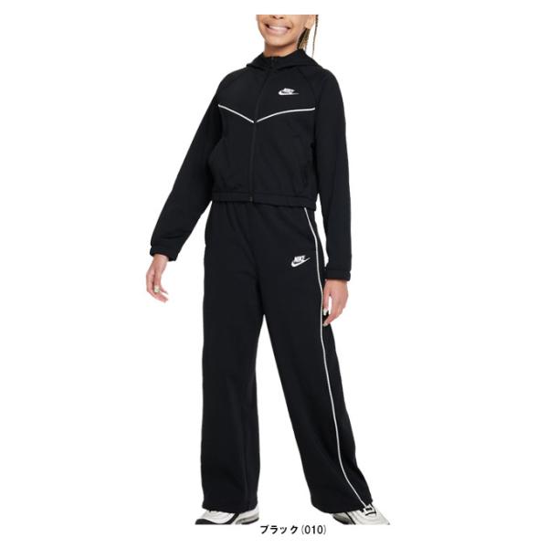 ■商品説明ビンテージ感のあるNikeスタイルをベースにした、クラシックなスタイルのジップアップジャケット。体をしっかりカバーし、小雨の中でも暖かくさらりとした状態をキープします。ハイライズのウエストバンドが腰の高い位置でずれずに快適にフィッ...