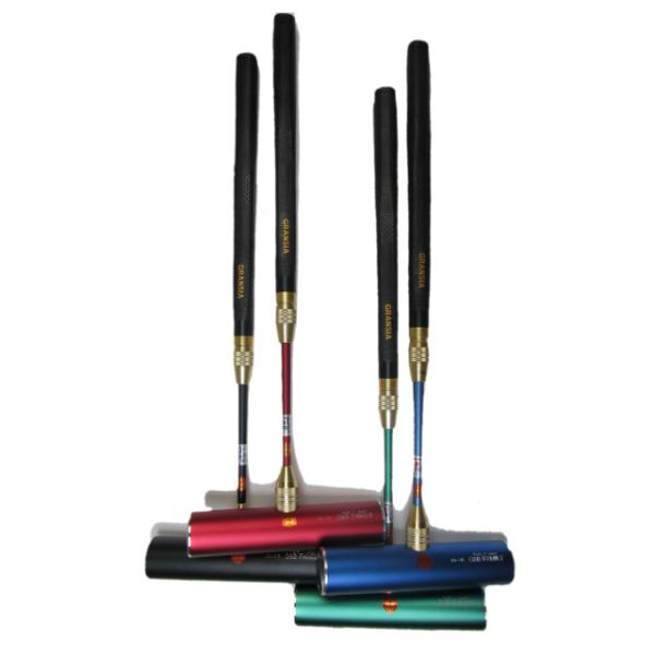 ●ヘッドは両面使用可能なジュラルミン製φ45×200mm、約450gです。ステンレスやチタンと比べると傷や摩耗はある程度生じますが、木製や樹脂製のように欠けることを心配する必要はまずありません。金属の中では比較的安価な価格帯のゲートボールヘ...