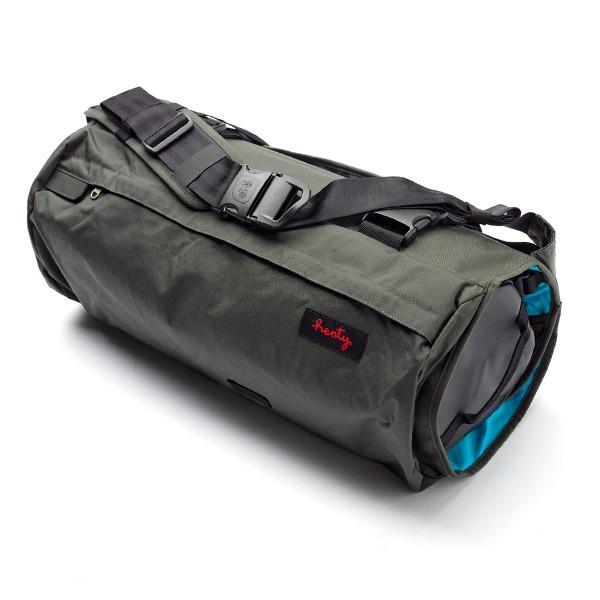 主な素材：本体=ナイロン500Dほか、ジムバッグ=500Dターポリン デザイン：オーストラリア 製造：ベトナム  商品パッケージ内容： Wingman Messenger本体、専用ハンガー、ジムバッグ、ジムバッグ用ショルダーストラップ、ラッ...