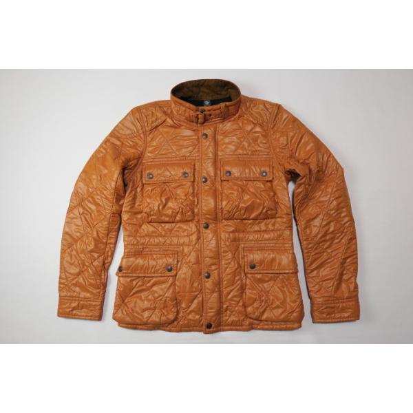 67%  OFF！  送料無料！ナイロン100％　キルティング。SIZE: M　　COL： オレンジ衿裏・袖先裏・フラップ裏に綿100％ブラウンのコーデュロイ使用。裏地 / 綿100％　コットンウェザーキルト。中綿 / ポリエステル100％...