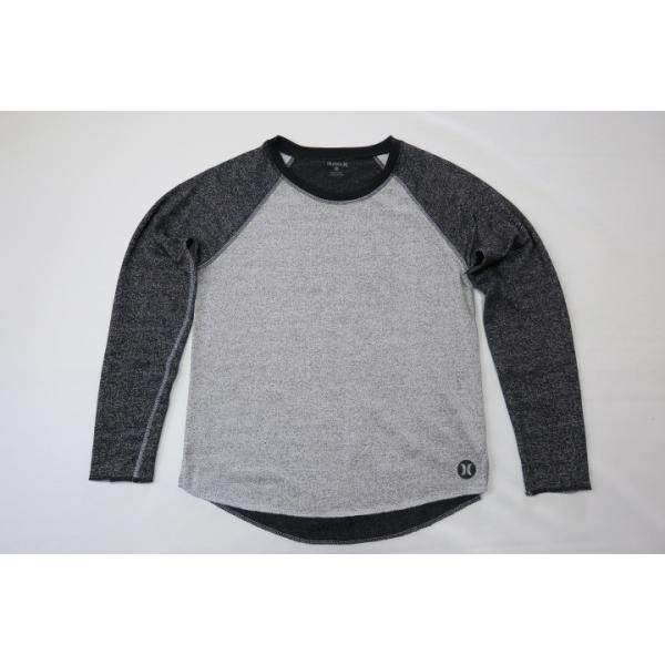 59%  OFF！　送料無料！吸湿速乾性に優れた NIKE DRI-FIT トレーナー。ポリエステル65％　綿35％　ドライフィット。COL: 杢グレー x 杢黒。裾と袖先はロックミシン仕上げです。両サイドはスリット入り。左裾にアイコン、バ...