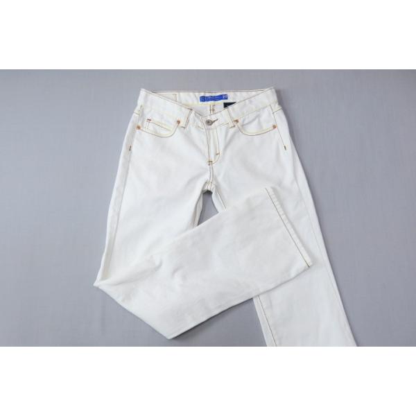 73%  OFF！  送料無料！トリプルファイブソウルレディスのフレアホワイトジーン！コットン100％　デニム　SIZE: 26ステッチ糸はイエローとブラウンの２色使い。ロゴ刻印オリジナルボタン使用。ロゴ入りのレザーパッチがいいアクセントに...