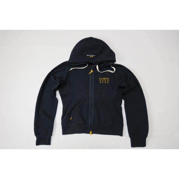 60%  OFF！  送料無料！ コットン100％　裏起毛　脇リブ使いウエストシェイプスタイル　SIZE: M　　COL: ブラックジッパーのイエロースライダーがいいアクセントに。左胸に変形ロゴ刺しゅうで、ポケット右にピスネーム付き。フード...